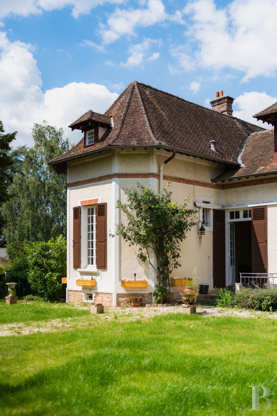 Character houses for sale in France 10 minutes from Fontainbleau